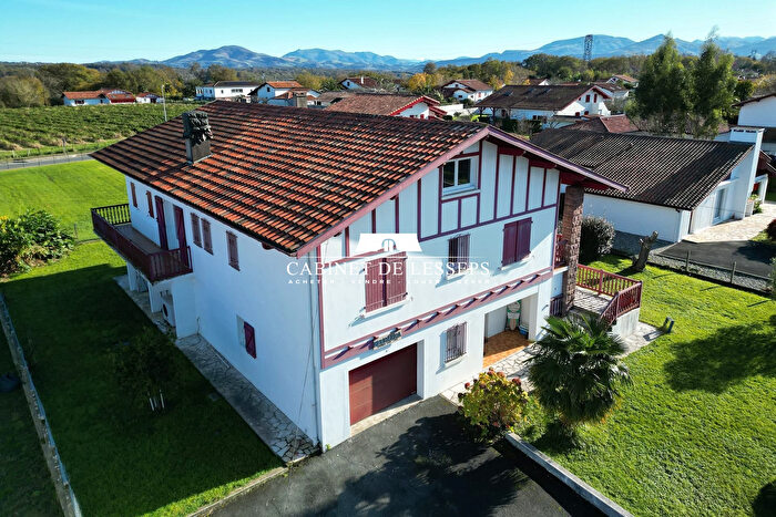 Maison à vendre - Ustaritz - 7 pièces - 5 chambres