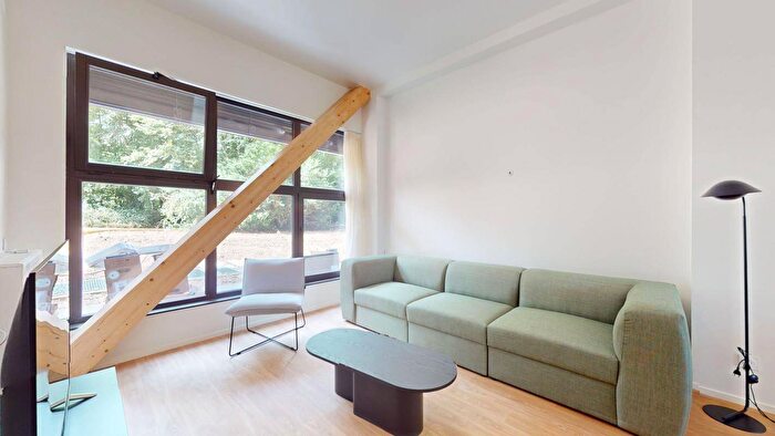 Appartement à louer - Haut Guichet-Centre Ouest, Orsay - 1 pièce - 8 chambres