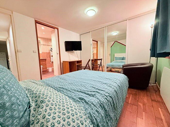 Appartement à louer - La Garenne-Saules-Forêt de Sénart, Montgeron - 1 pièce