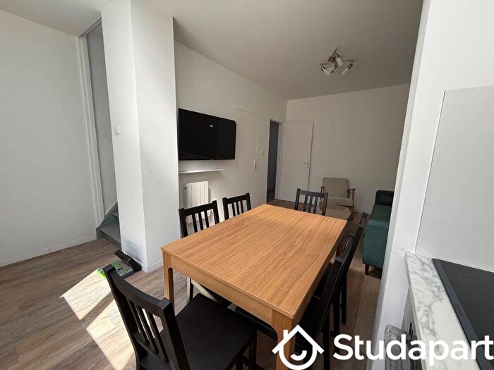 Appartement à louer - Beaumont, Croix - 1 pièce - 5 chambres