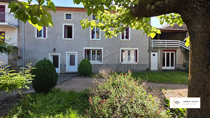 Maison 5 pièces à Neschers, à vendre