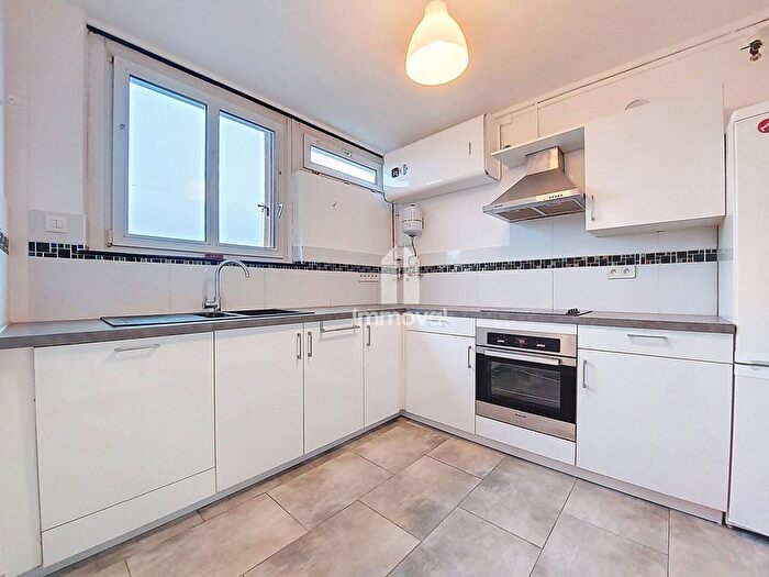 Appartement à louer - Neudorf Est Centre, Strasbourg - 4 pièces - 3 chambres