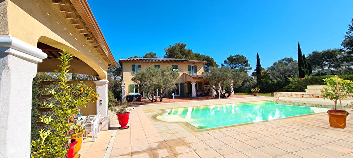 Maison à vendre - Le Cannet-des-Maures - 9 pièces - 6 chambres