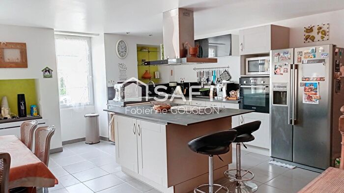 Maison à vendre - Roullet-Saint-Estèphe - 7 pièces - 5 chambres