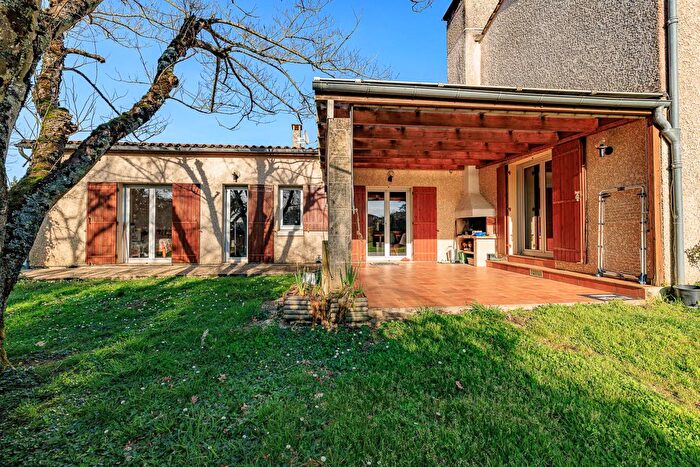 Maison à vendre - Saint-Martin-de-Coux - 5 pièces - 4 chambres