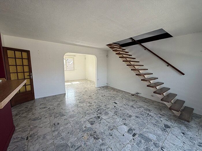 Appartement 6 pièces à louer à Mermoz, Villemomble