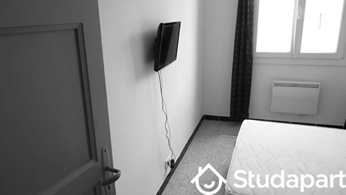 Appartement à louer - Saint Roch, Toulon - 1 pièce - 3 chambres