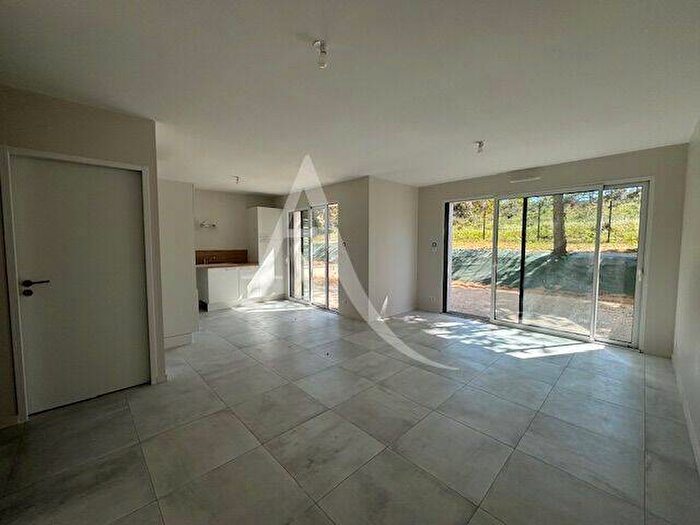Saint-Vincent-sur-Jard : Maison 5 pièces à louer
