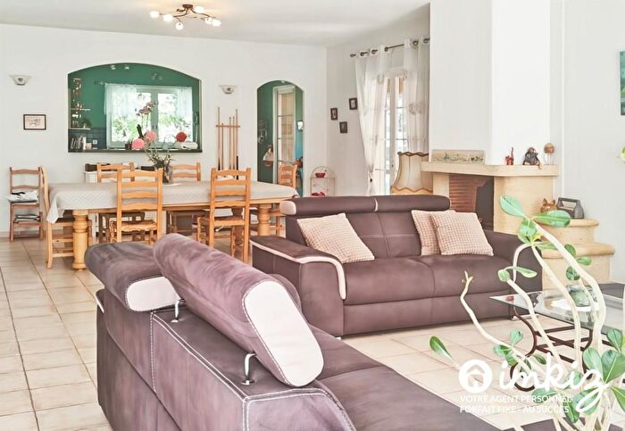 Maison à vendre - Saint-Restitut - 10 pièces - 4 chambres