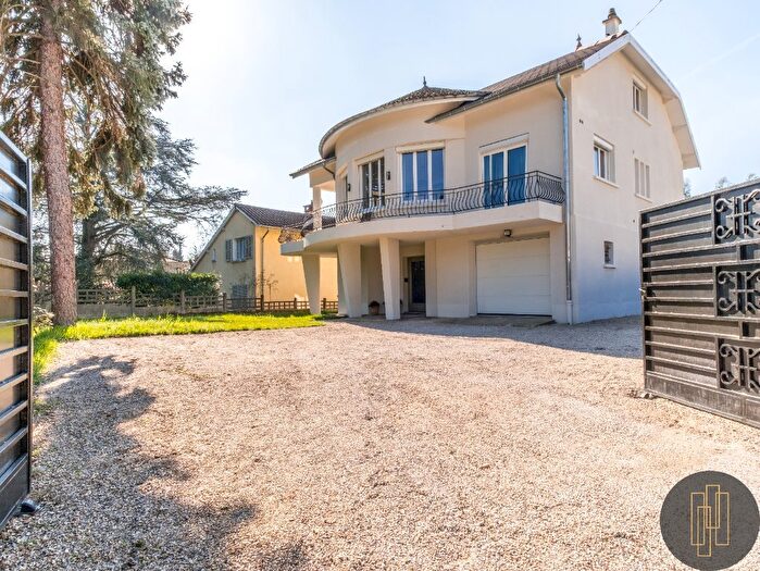 Maison à vendre - Neuville-sur-Saône - 5 pièces - 4 chambres