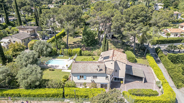 Maison à vendre - Mougins, Le Colombier, Colombe, Cabrières, Le Bordé - 9 pièces - 6 chambres