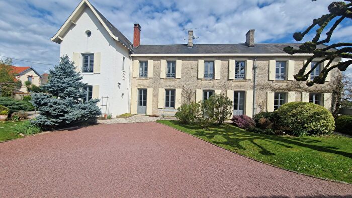 Maison à vendre - La Crèche - 9 pièces - 5 chambres