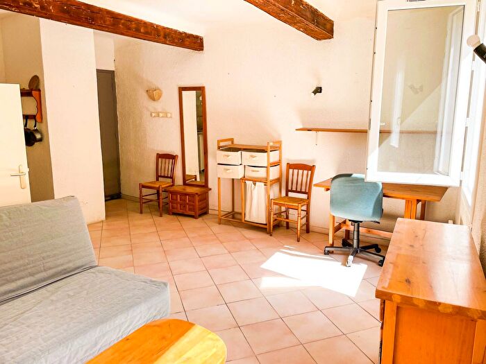 Appartement à louer - Centre Ville, Aix-en-Provence - 1 pièce