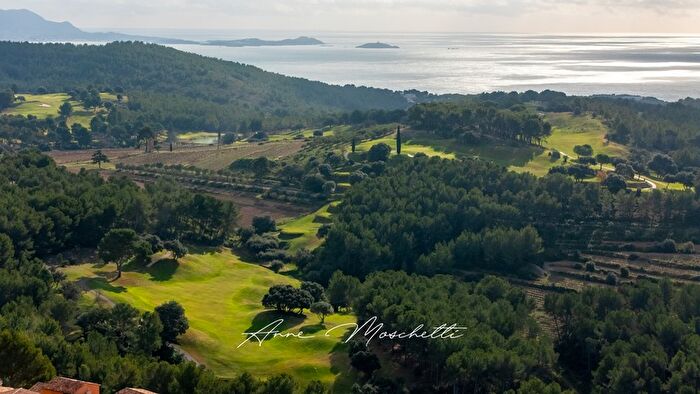 Maison à vendre - Saint-Cyr-sur-Mer, Le Péras - 8 pièces - 5 chambres