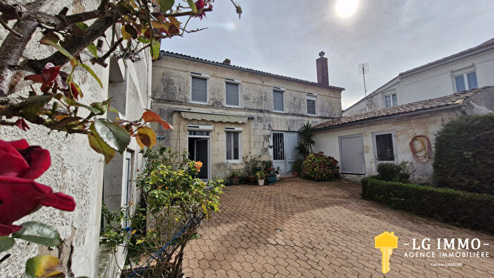 Maison à vendre - Mortagne-sur-Gironde - 9 pièces - 5 chambres