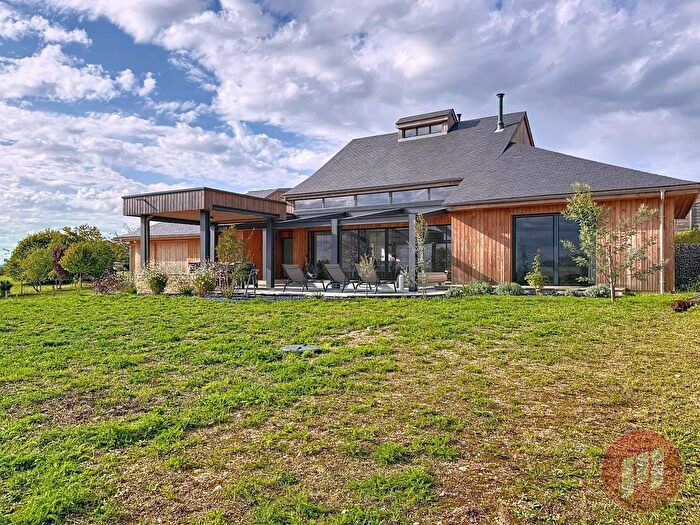 Maison à vendre - Ussac - 6 pièces - 5 chambres