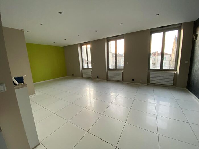 Appartement à louer - Bourgoin-Jallieu, Centre-ville, Pont Saint-Michel - 3 pièces - 2 chambres