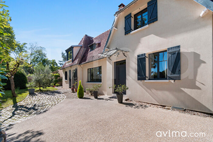 Saint-Nom-la-Bretèche : Maison 8 pièces à vendre