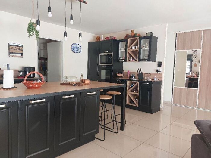 Maison 5 pièces à Saint-Genis-d'Hiersac, à vendre