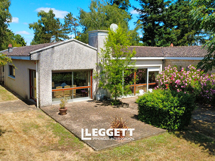 Maison à vendre - Civray - 9 pièces - 5 chambres