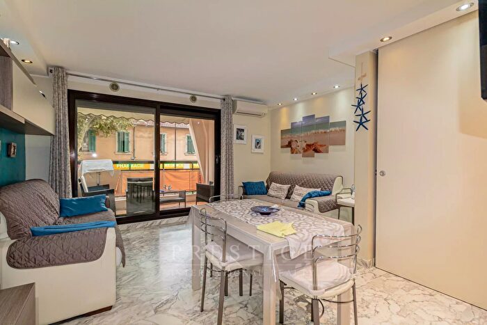 Antibes, Juan-les-Pins, Le Cap : Appartement 2 pièces à louer