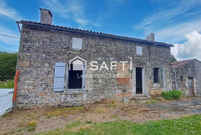 Saint-Maixent-de-Beugné - Maison 2 pièces à vendre
