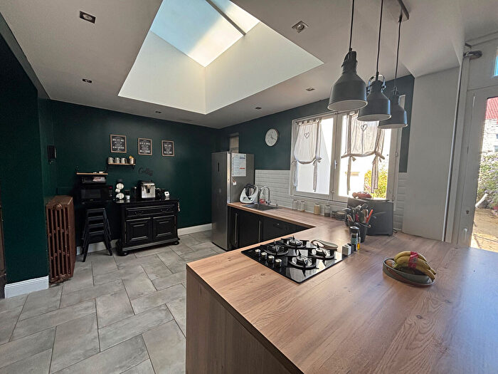 Maisons à vendre et appartements à louer - 3