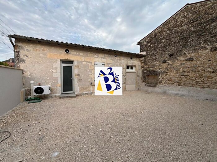 Maison 2 pièces à Châteaubernard, à louer