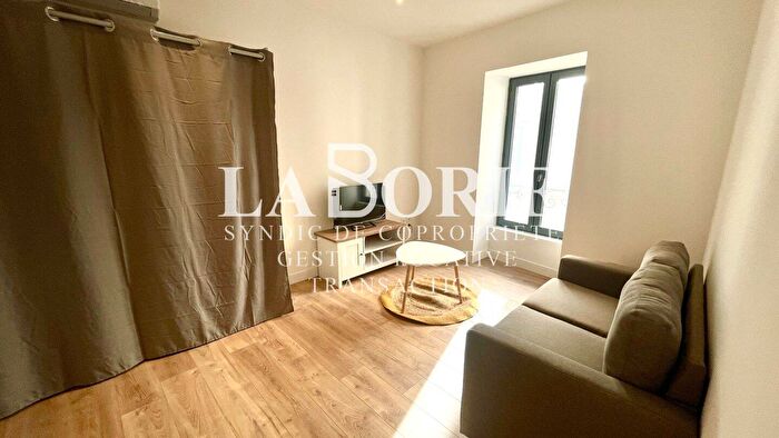 Appartement à louer - Centre Ville, Bagnols-sur-Cèze - 1 pièce