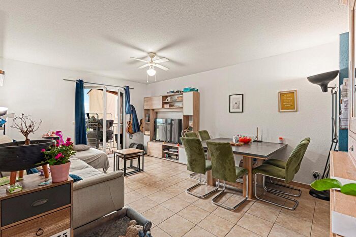 Maison à vendre - Roquebrune-sur-Argens, Village - 4 pièces - 3 chambres