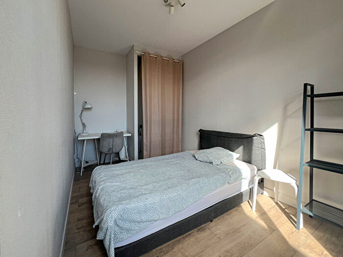 Appartement à louer - Vénissieux, Parilly - 7 chambres
