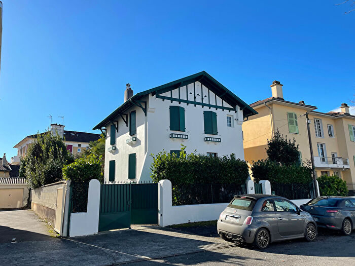 Maison à louer - Pau, Centre-ville - 4 pièces - 3 chambres