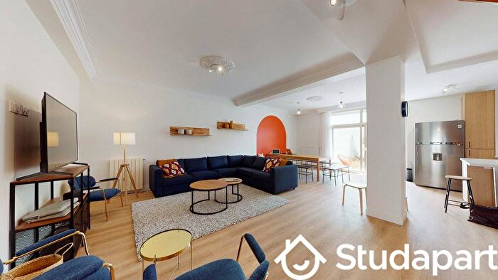 Appartement à louer - Zola, Villejuif - 1 pièce - 5 chambres