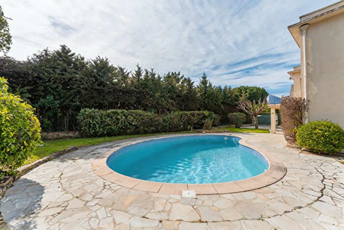 Maison à vendre - Marseille e , Les Trois Lucs - 6 pièces - 5 chambres