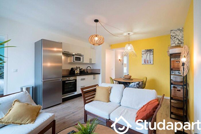 Appartement à louer - Port de Plaisance, Toulon - 1 pièce - 2 chambres