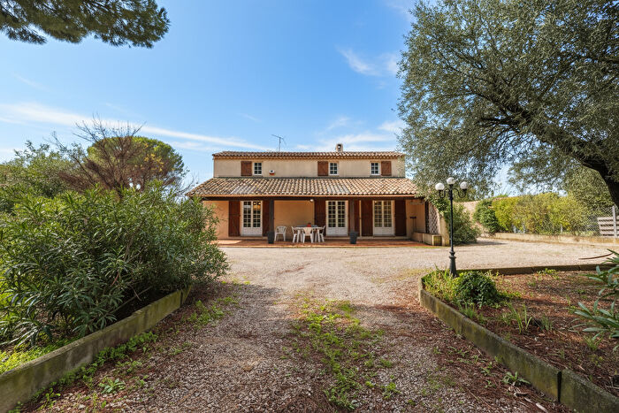 Maison à vendre - Le Muy - 7 pièces - 6 chambres