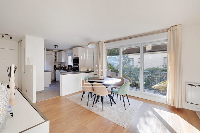 Suresnes, République : Appartement 3 pièces à vendre