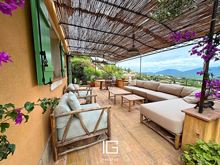 Maison à vendre - Le Plan-de-la-Tour - 6 pièces - 5 chambres