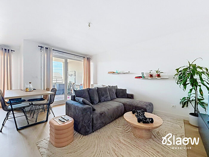 Appartement 3 pièces à Meyzieu, Centre-ville, à vendre
