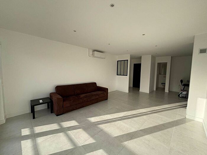 Appartement à louer - Le-Perollier, Écully - 4 pièces - 3 chambres