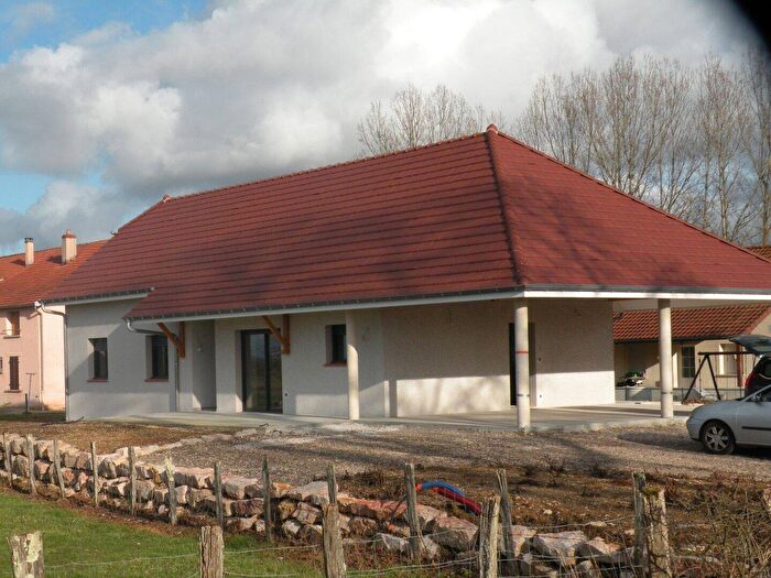 Longwy-sur-le-Doubs : Maison 6 pièces à louer