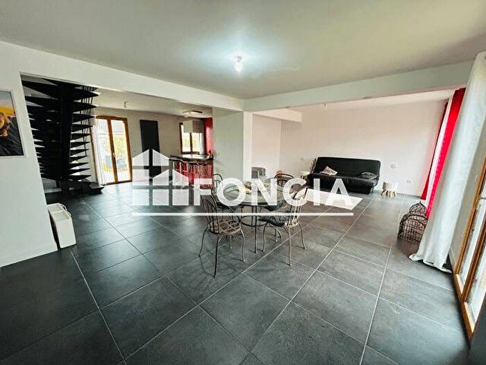 Maison à louer - La Genevraye - 6 pièces - 5 chambres