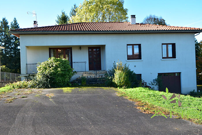 Maison à vendre - Montbron - 9 pièces - 4 chambres