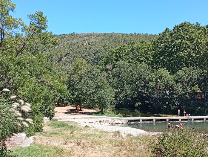 Appartement à louer - Bize-Minervois - 3 pièces - 2 chambres