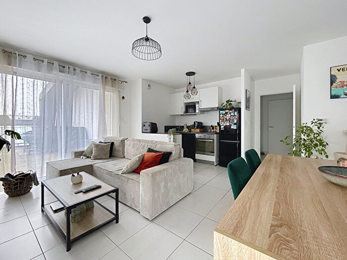 Appartement à vendre - Saint-Jean-de-la-Ruelle, Charles Beauhaire, Paul Doumer, Mairie - 3 pièces - 2 chambres