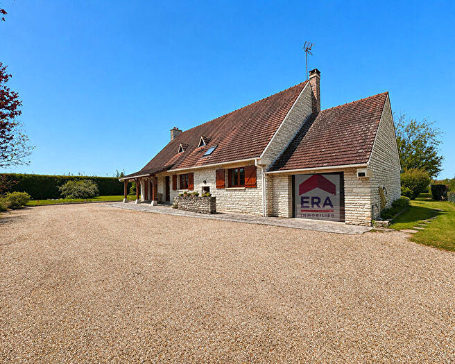 Maison 8 pièces à Noyers, à vendre
