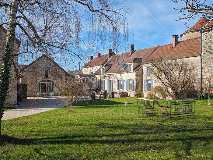 Maison à vendre - Noyers - 9 pièces - 3 chambres