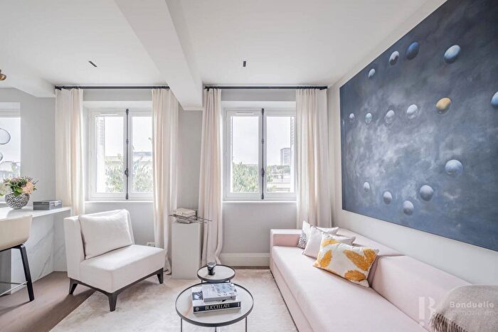 Appartement à louer - Muette Sud, Paris ème arrondissement - 2 pièces - 1 chambre