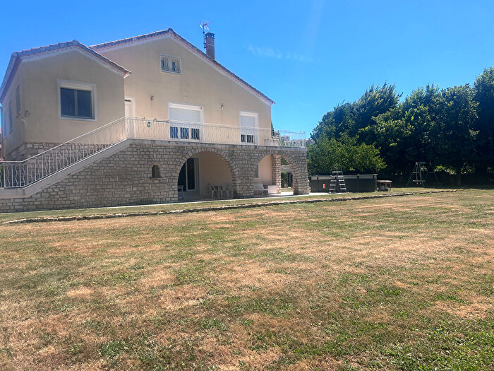 Maison à vendre - Barjac - 8 pièces - 4 chambres