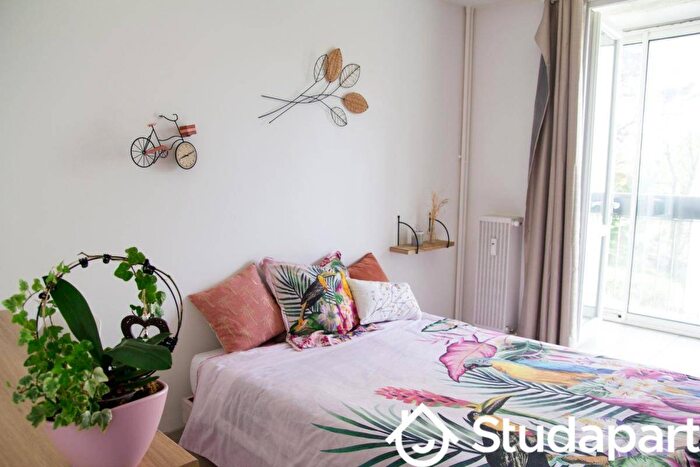 Appartement à louer - Bois du château-Le Rouho, Lorient - 1 pièce - 1 chambre